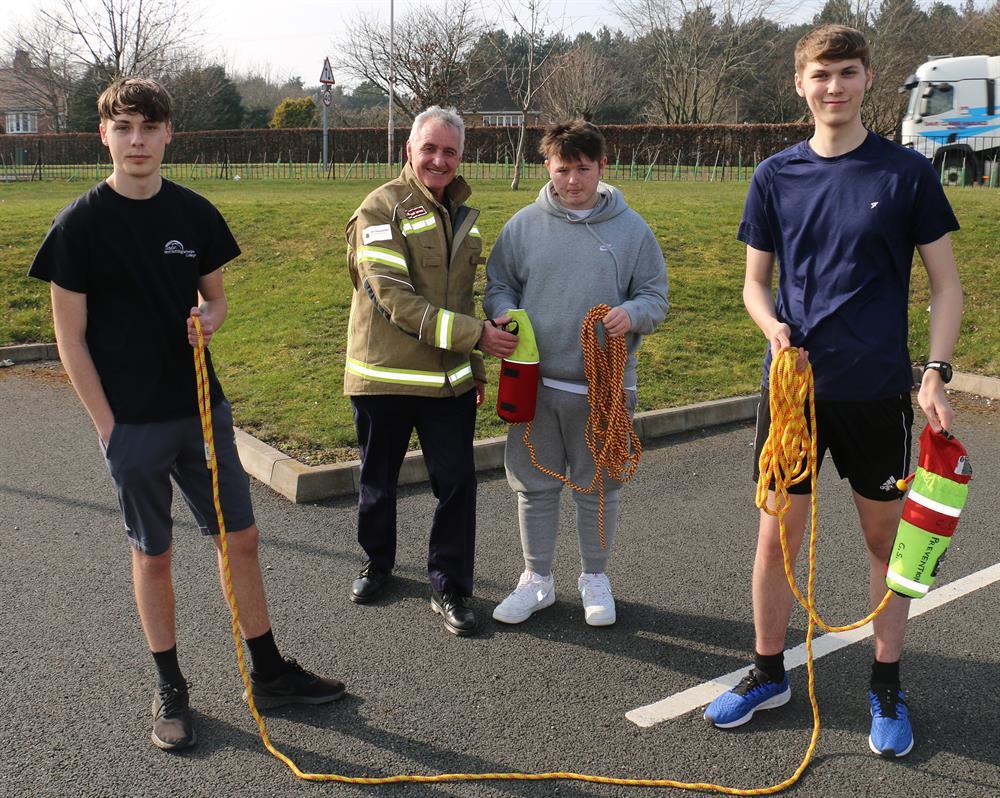 Students put through paces by Mansfield firefighters - West Notts College
